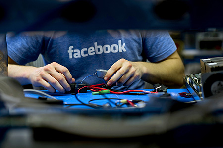 Official Press and NewsFacebook’s hardware push behind the scenes draws ...